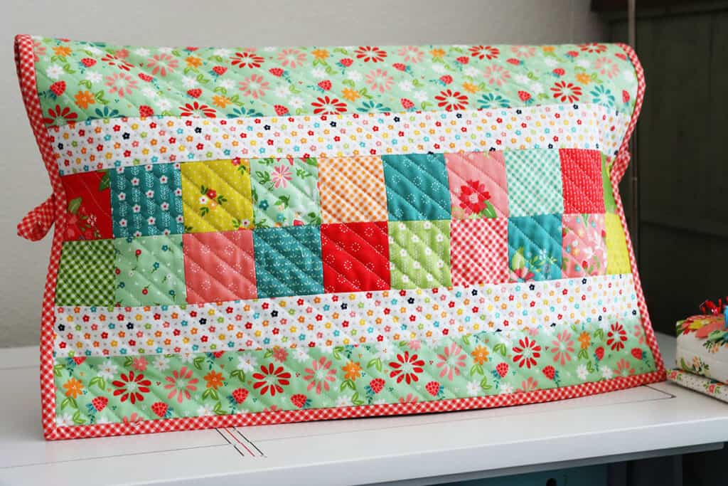 Patchwork Sewing Machine Cover - A Quilting Life